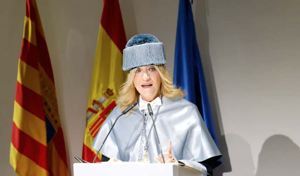 Encarna Samitier, miembro del patronato de FUNDAZ, investida doctora ...